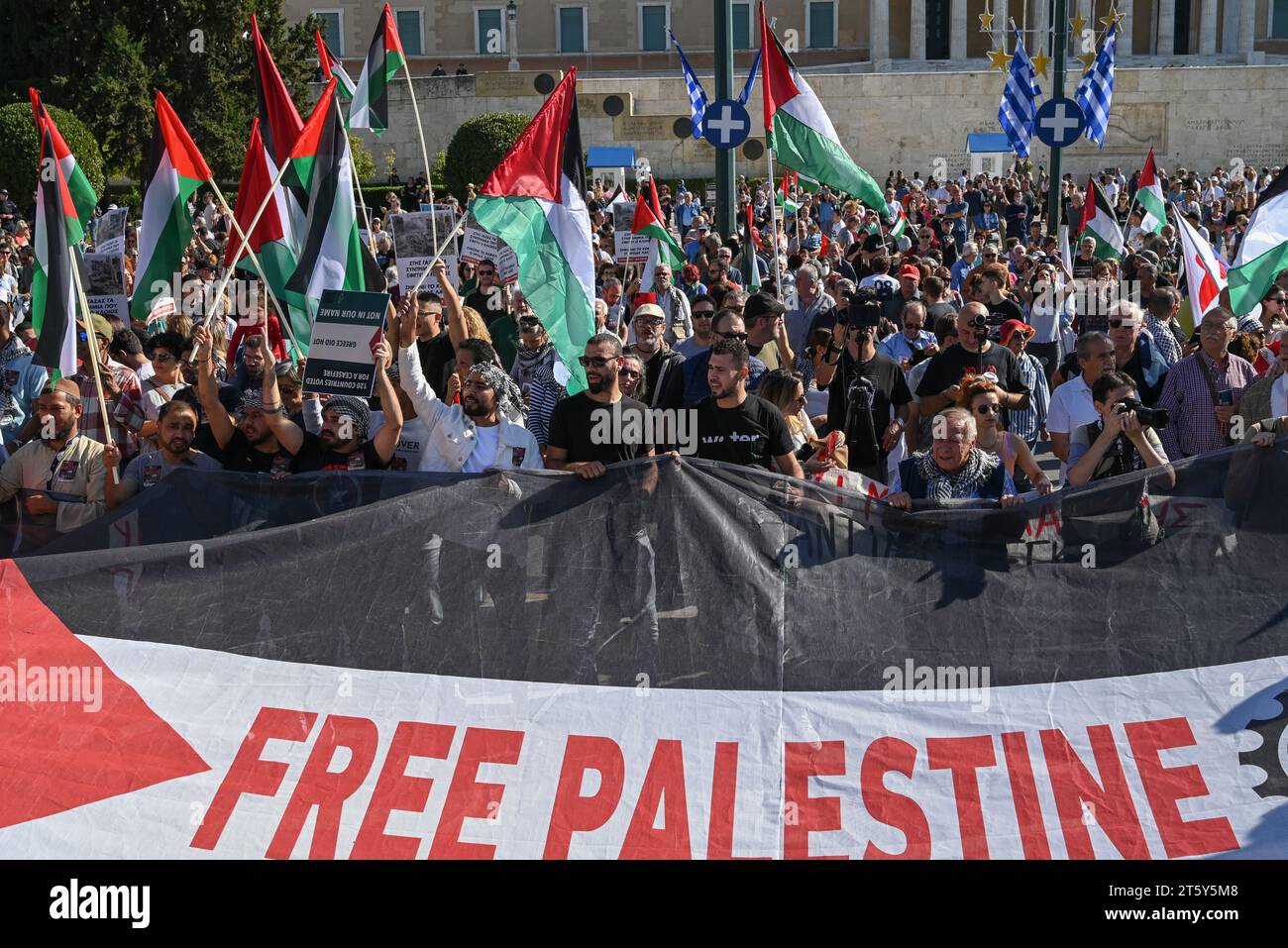 Athens, Greece. 5th Nov 2023. Participants wave Palestinian flags and ...