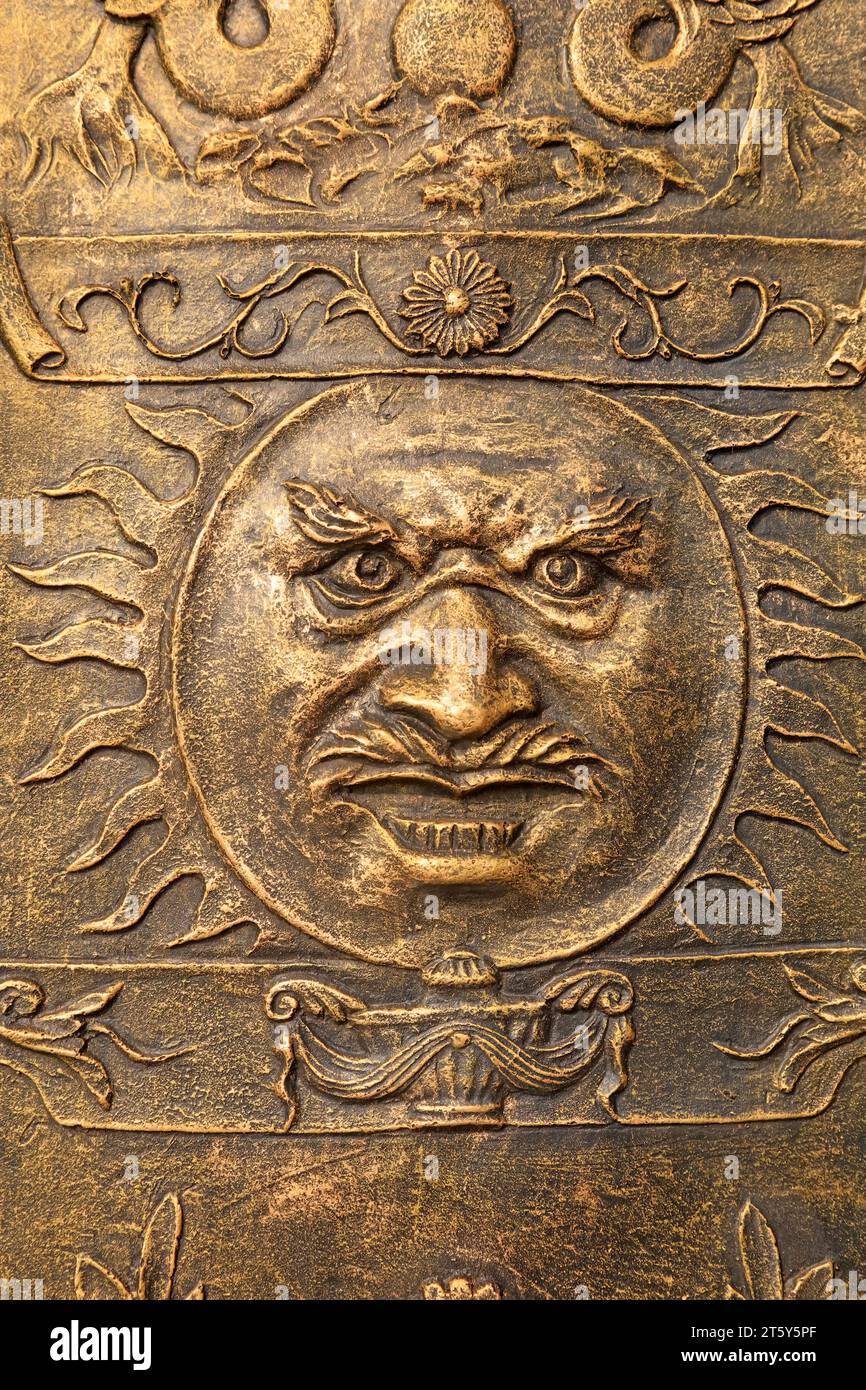 Faces on plates hi-res stock photography and images - Alamy