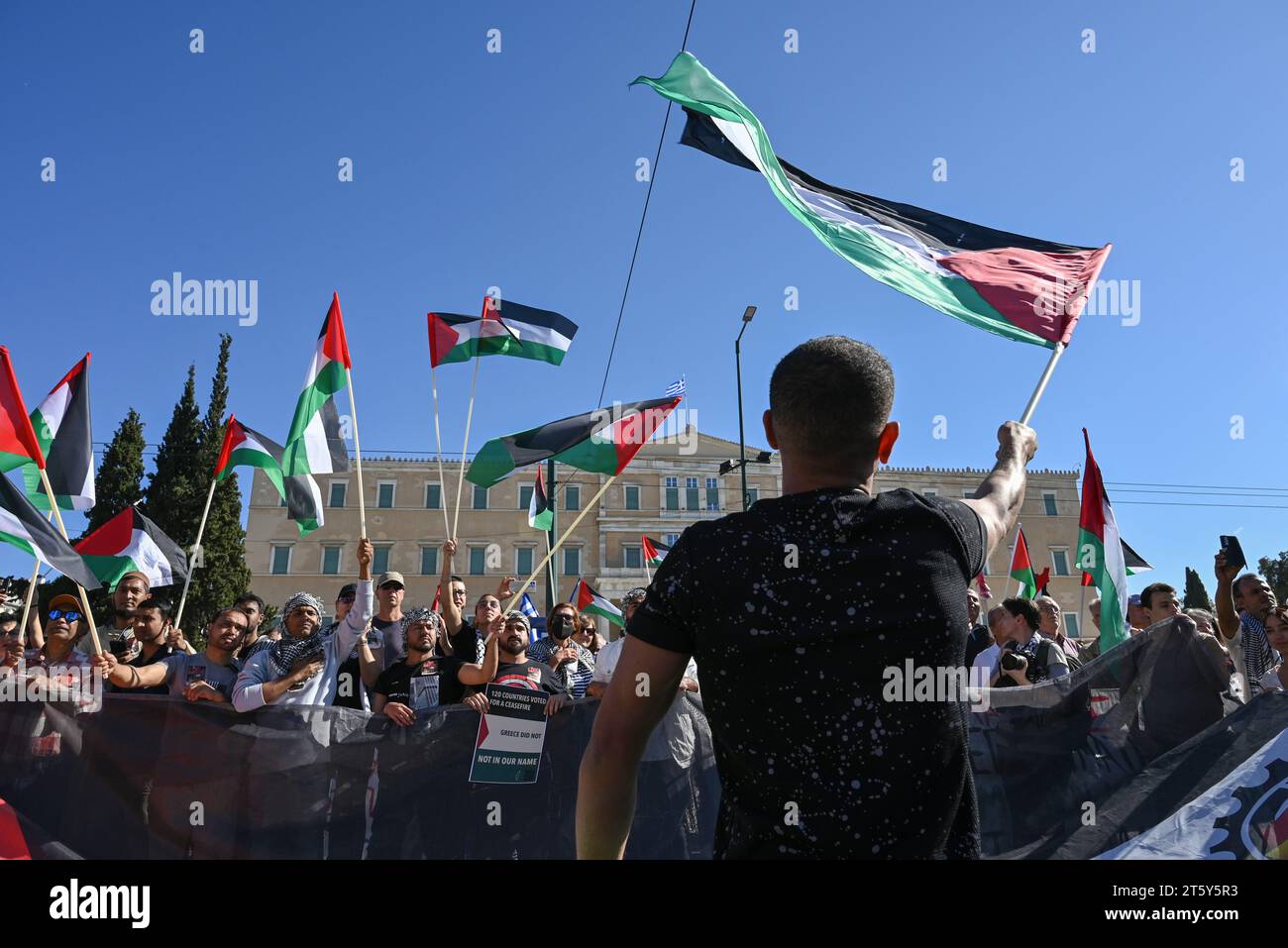 Athens, Greece. 5th Nov 2023. Participants wave Palestinian flags and ...