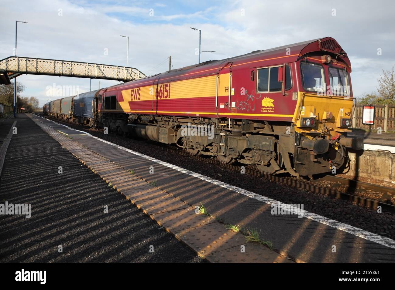 DB Cargo Class 66 loco 66151 passes Althorpe station with the overnight ...
