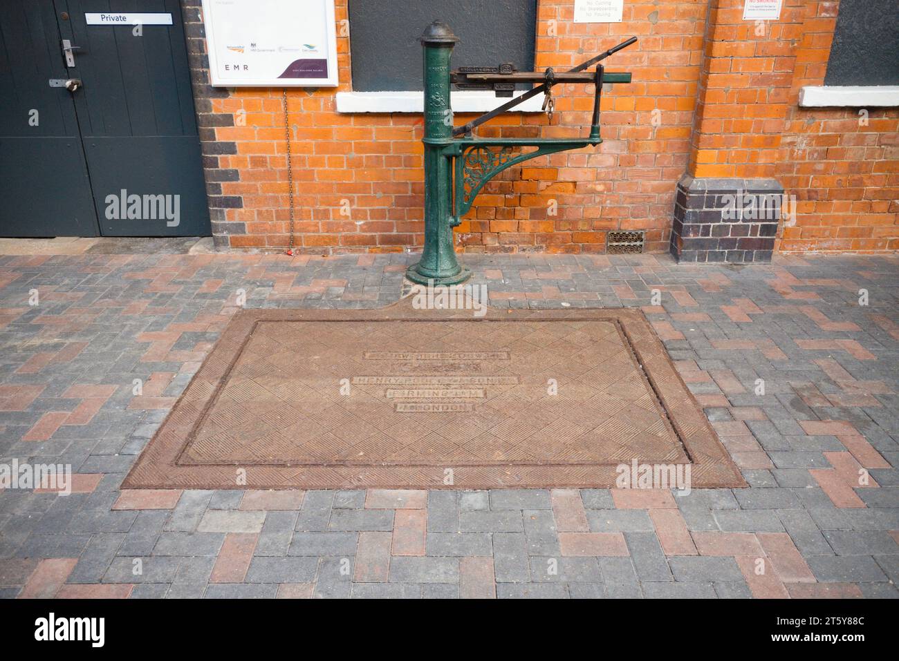 Tradional weighing scale at Skegness station Stock Photo - Alamy