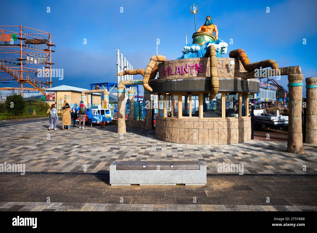 Neptune statue atop the entrance to Atlantis golf and boating ...