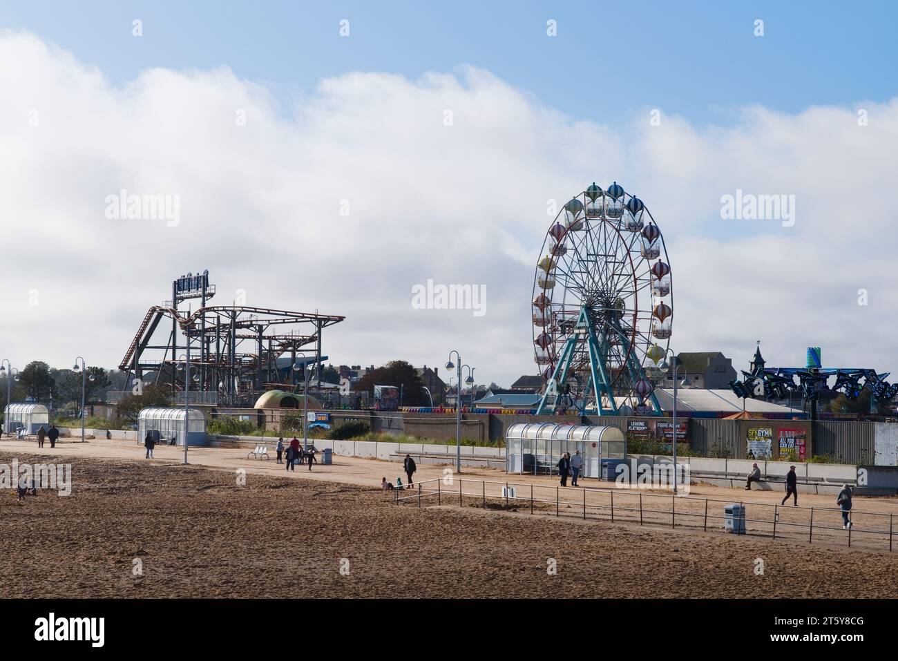 Skegness seafront with funfair behind Stock Photo - Alamy