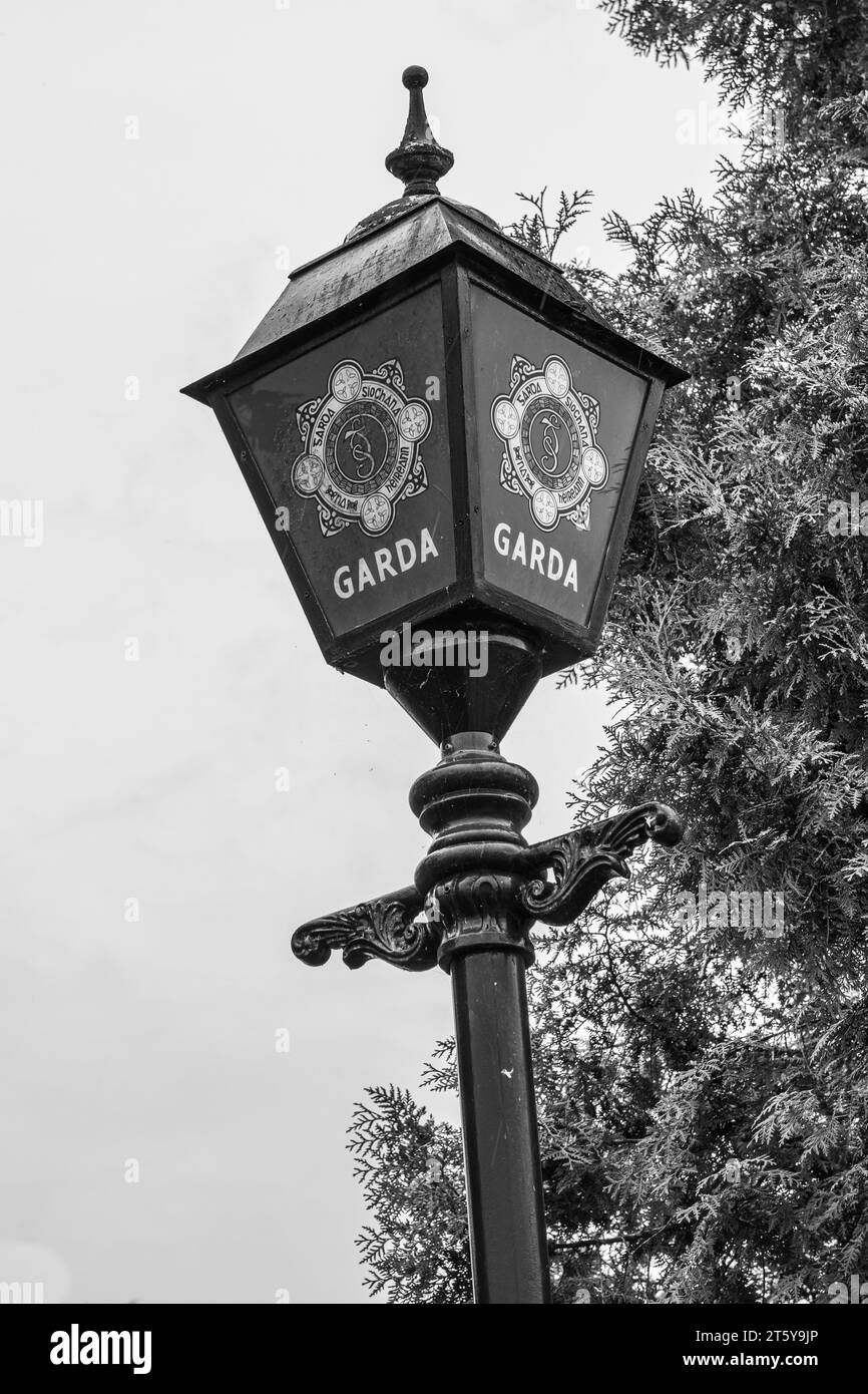 Station sign black Black and White Stock Photos & Images - Alamy