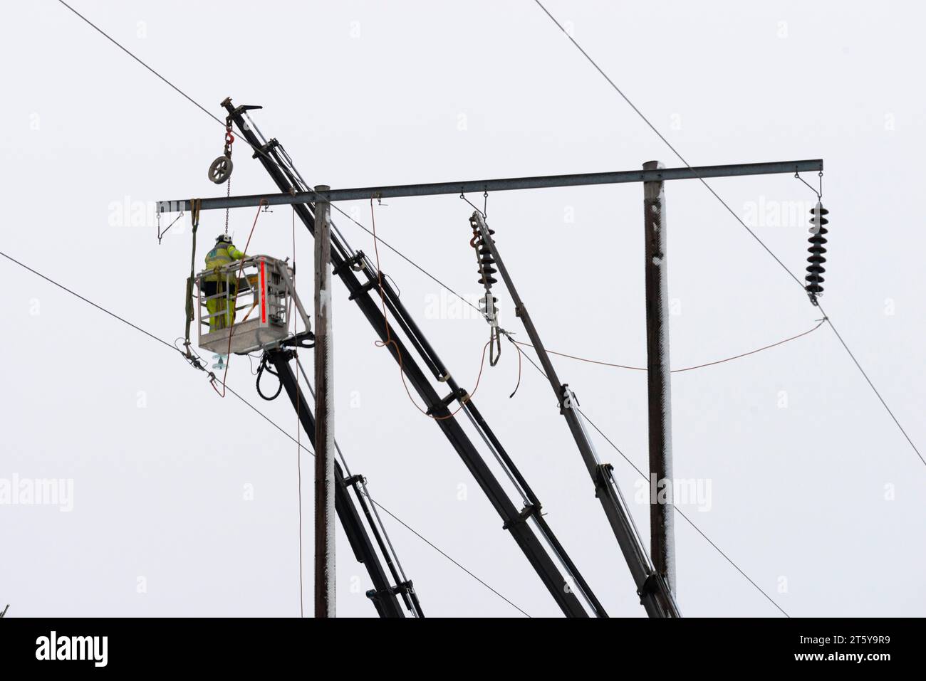 Working on power line Stock Photo - Alamy
