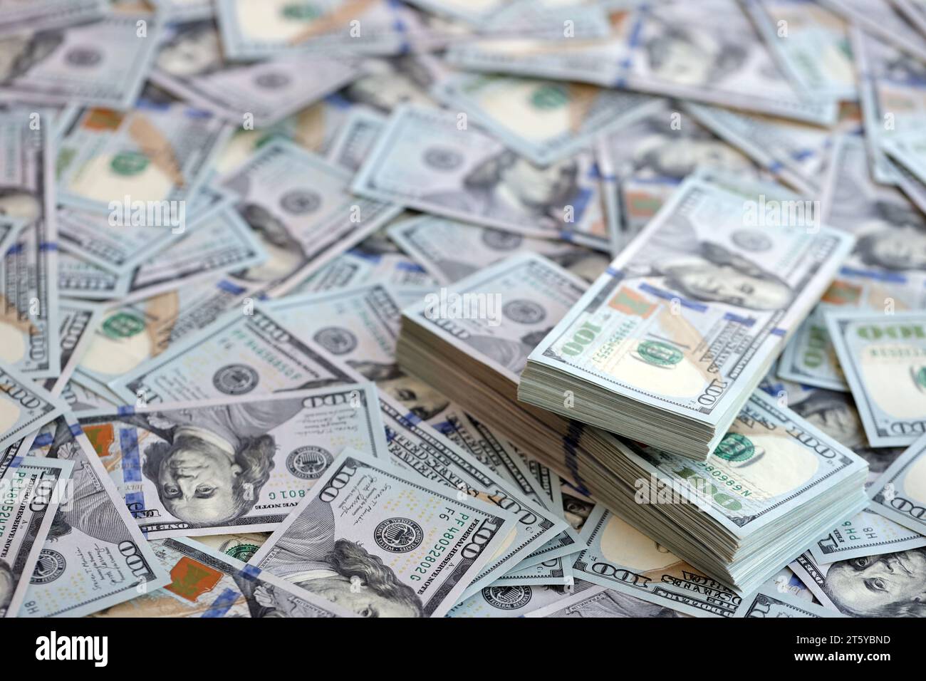 Huge piles of money hi-res stock photography and images - Alamy