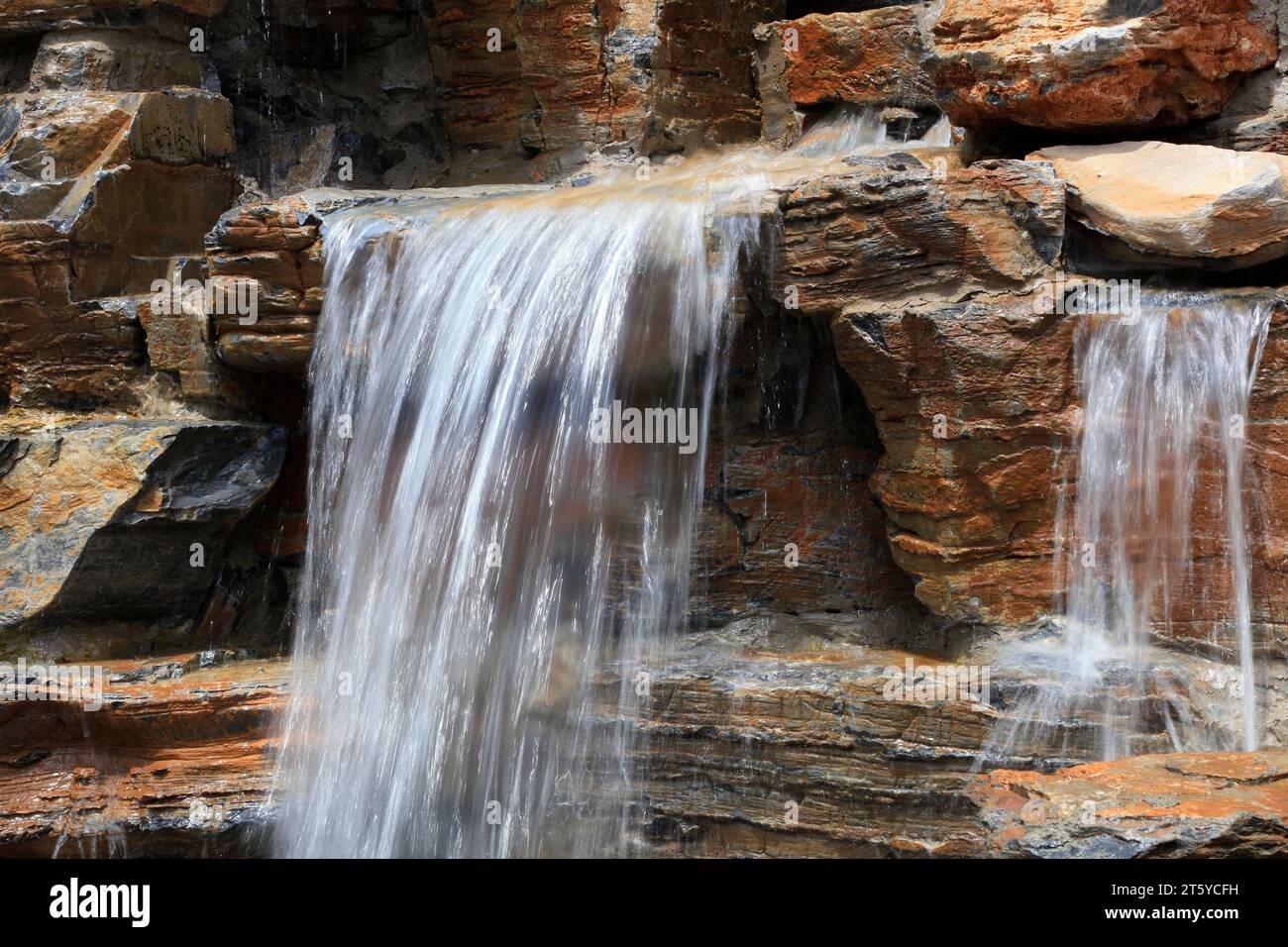 Fake garden rock hi-res stock photography and images - Alamy