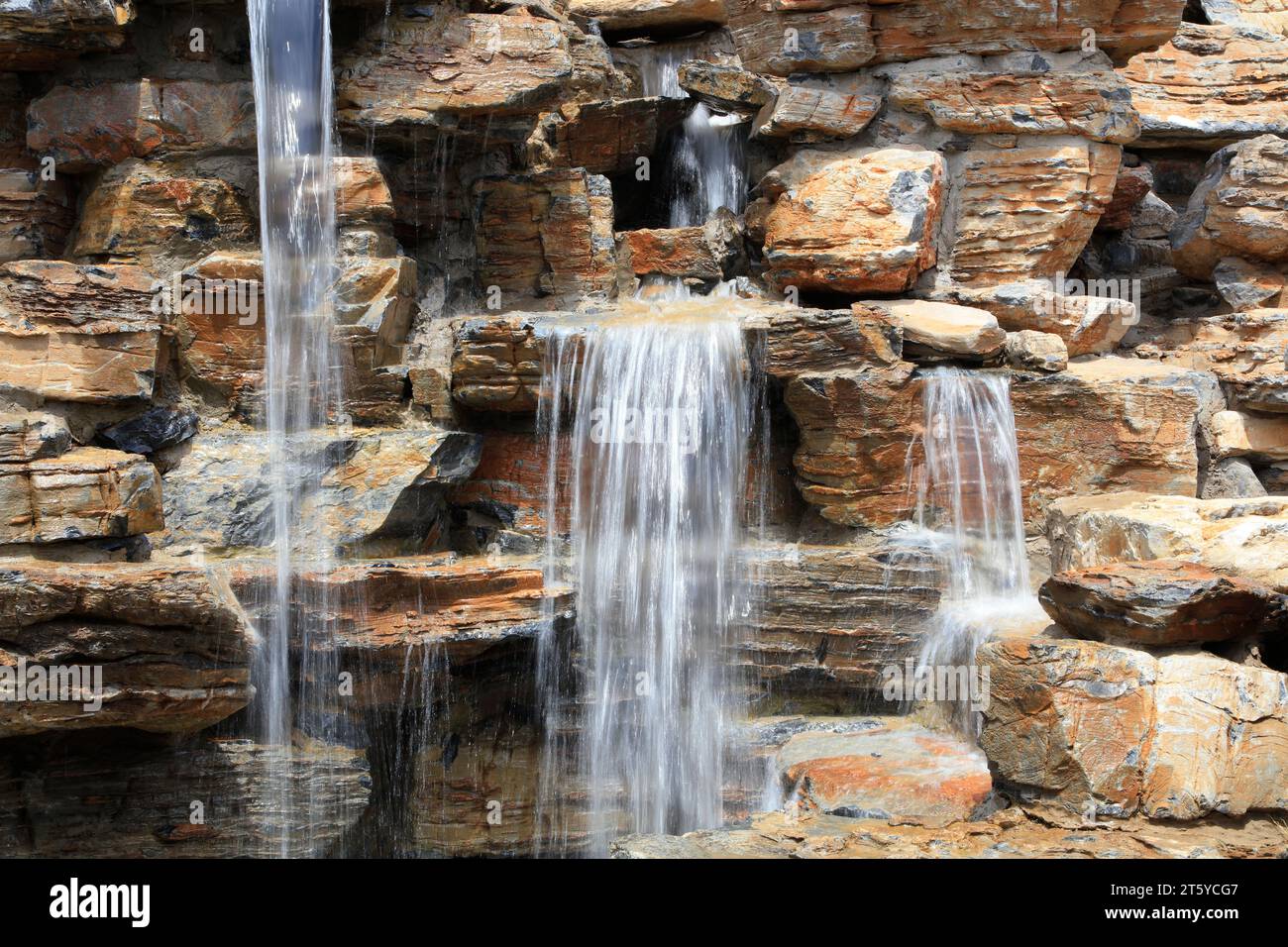 Fake garden rock hi-res stock photography and images - Alamy