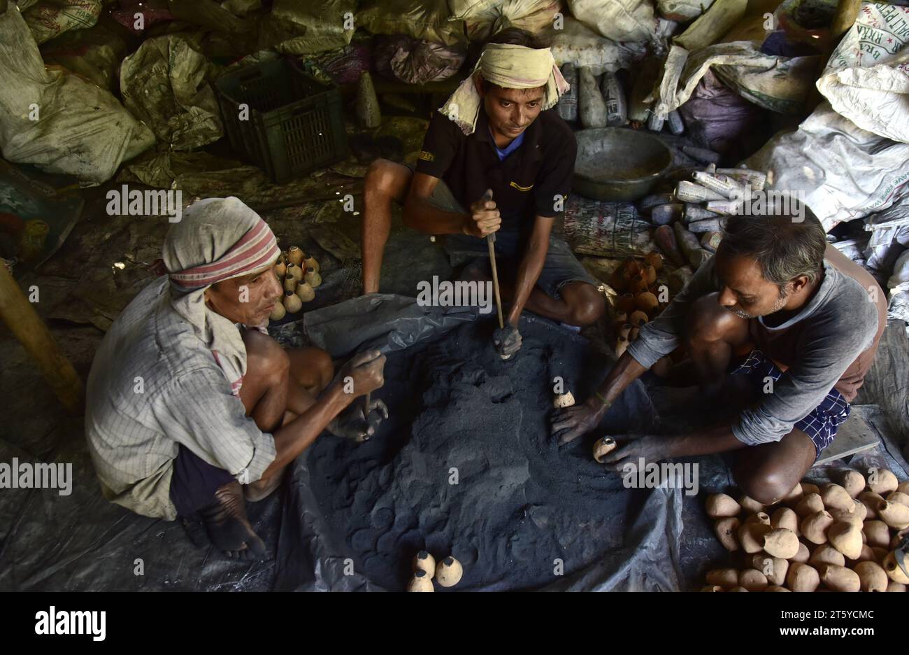 Guwahati, Guwahati, India. 5th Nov, 2023. Villagers making traditional ...