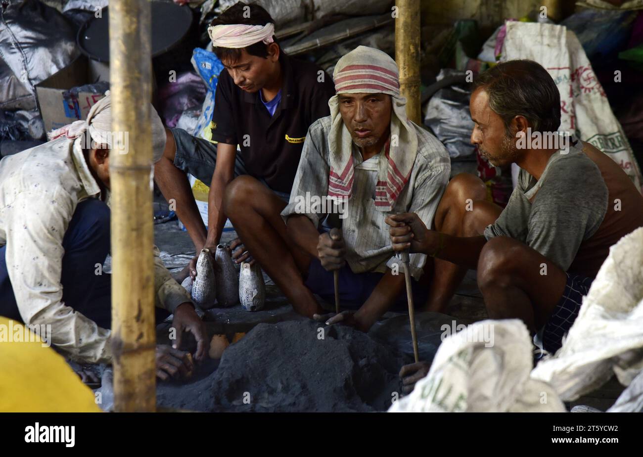 Guwahati, Guwahati, India. 5th Nov, 2023. Villagers making traditional ...
