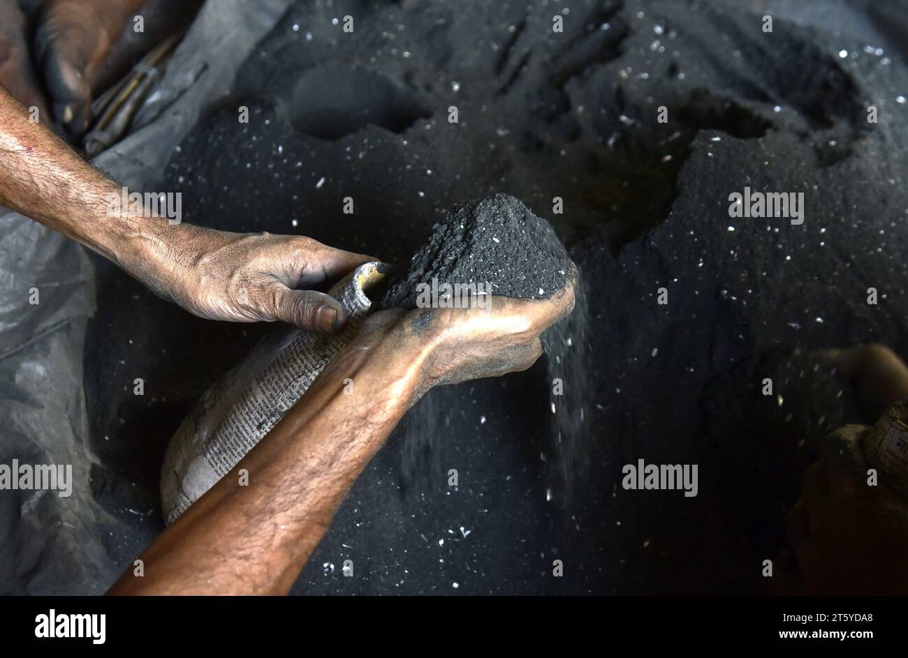 Guwahati, Guwahati, India. 5th Nov, 2023. Villagers making traditional ...