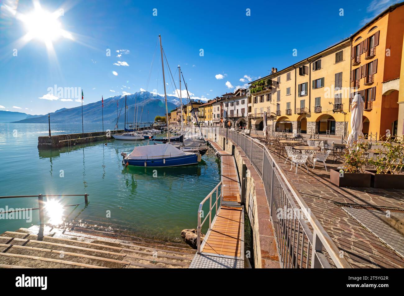The town of Domaso, on Lake Como, on an autumn day Stock Photo - Alamy