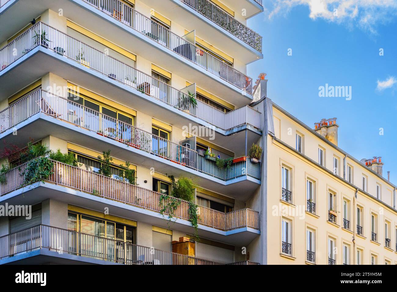 Blocks of apartments with and without balconies - Paris, France Stock ...