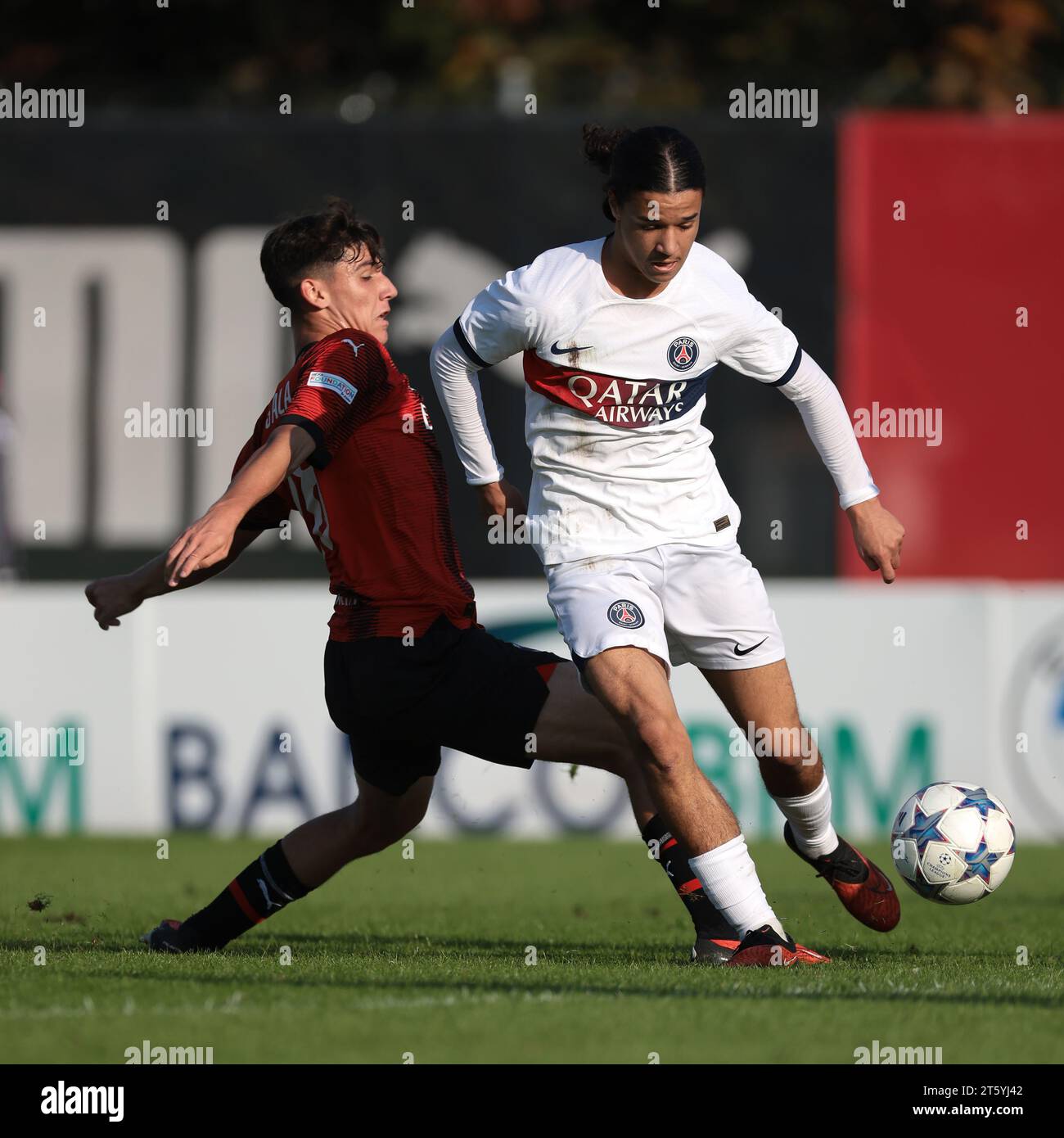 Milan, Italy. 7th Nov, 2023. Alessandro Bonomi of AC Milan challenges ...