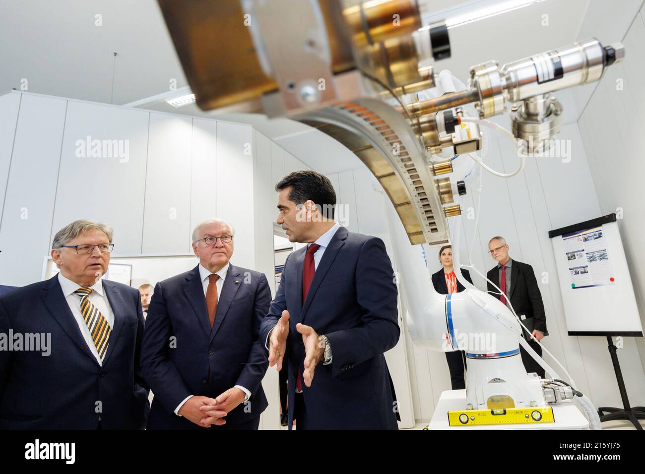 07 November 2023, Bavaria, Erlangen: Houman Jafari, (center right) CEO ...