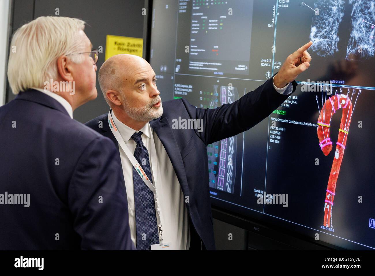 07 November 2023, Bavaria, Erlangen: Scott McCuen Koytek (r), Head of ...