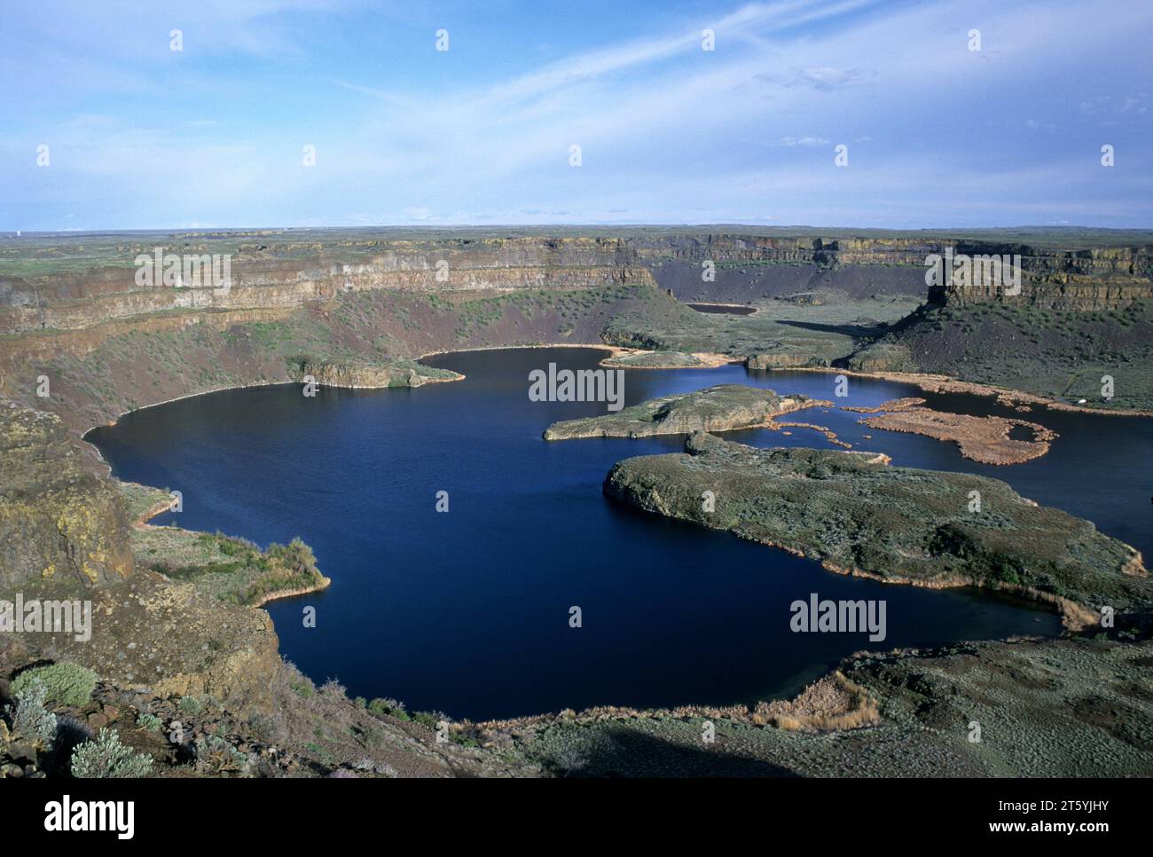 Dry Falls Lake below Dry Falls from Dry Falls Interpretive Center ...