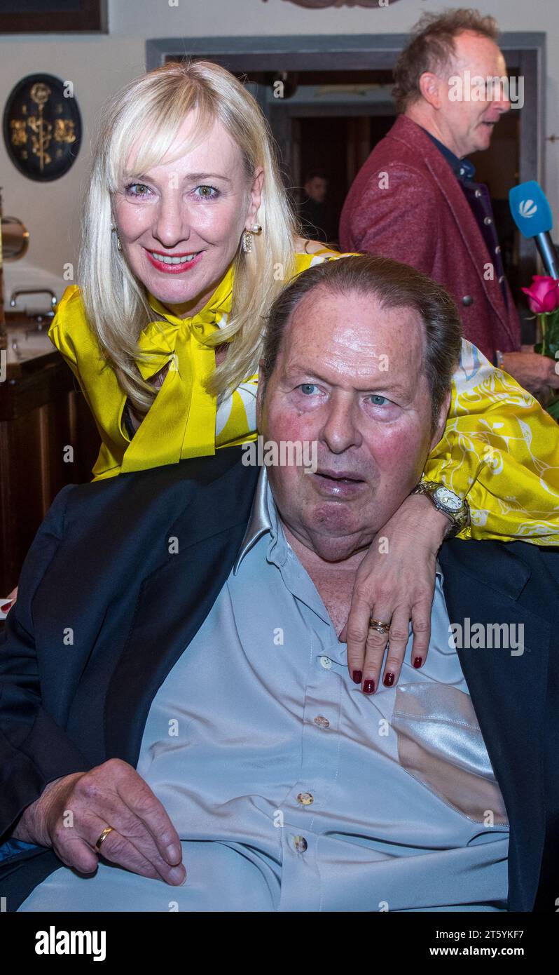 Munich, Germany. 07th Nov, 2023. Ottfried Fischer is embraced by his ...