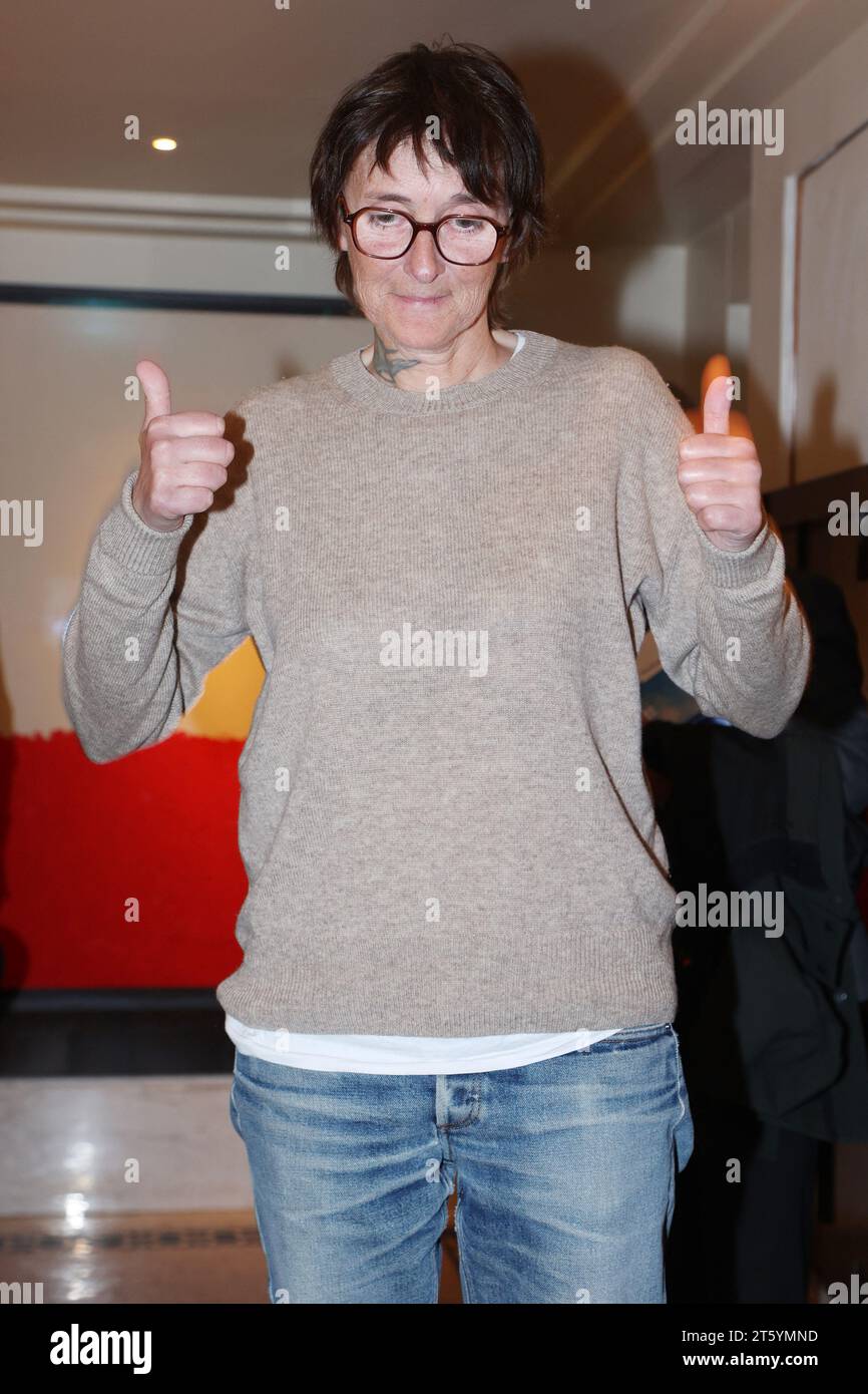 French novelist Ann Scott wins Renaudot Prize, for his book Les ...