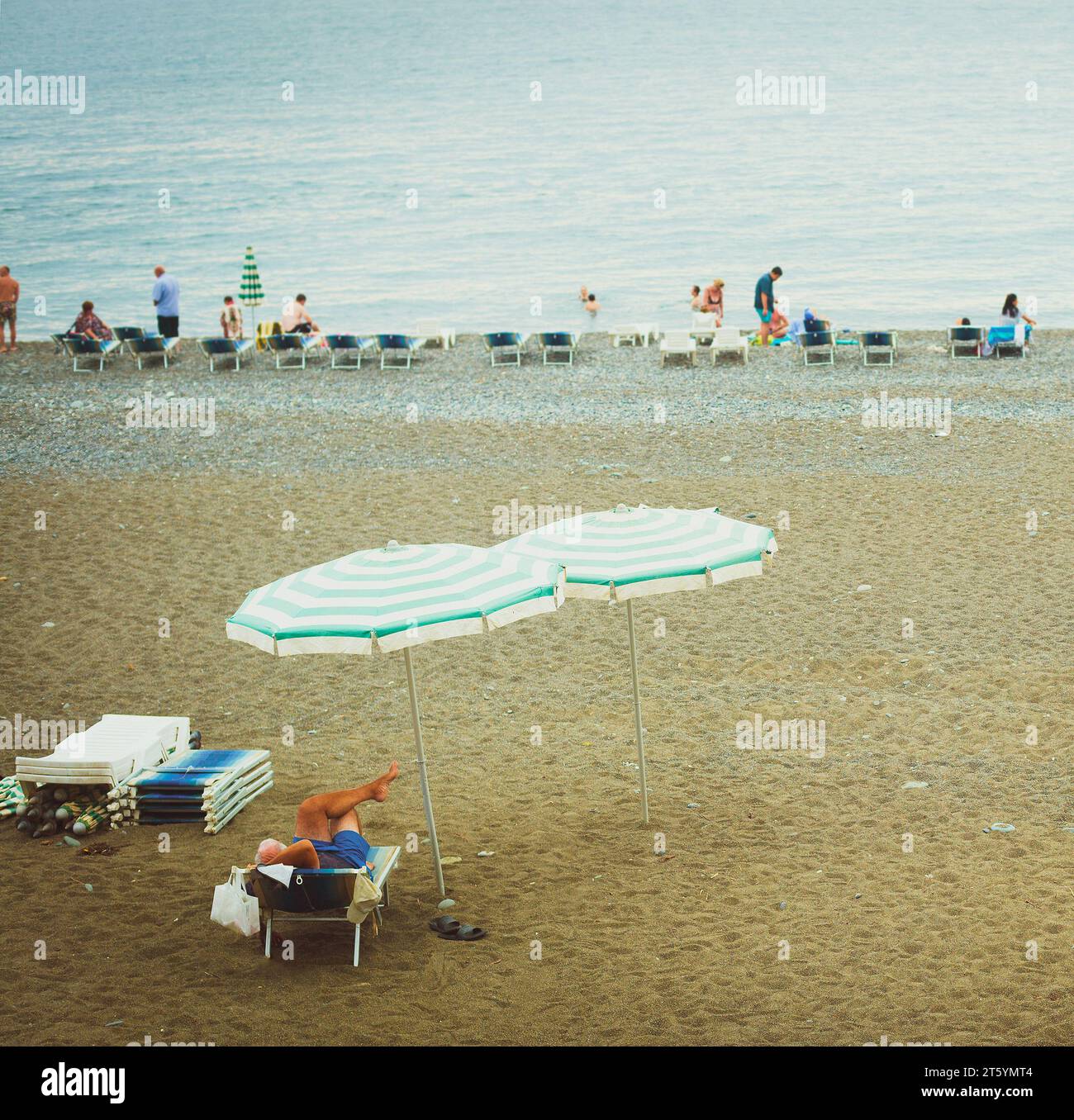 vacationers on resort sea beach Stock Photo - Alamy