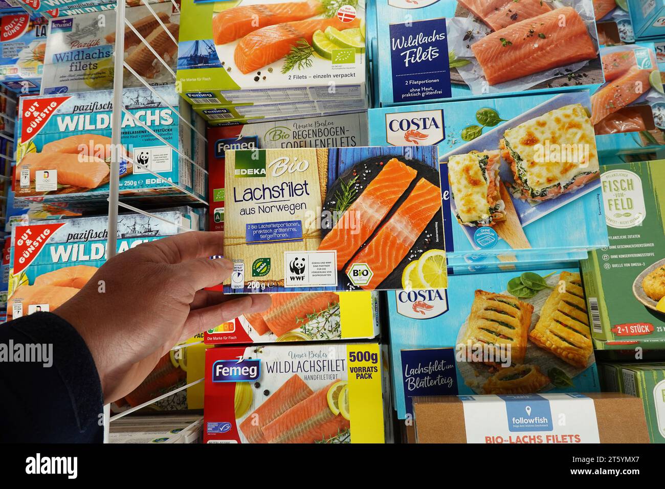 Frozen Bio label fish in a Grocery Stock Photo - Alamy