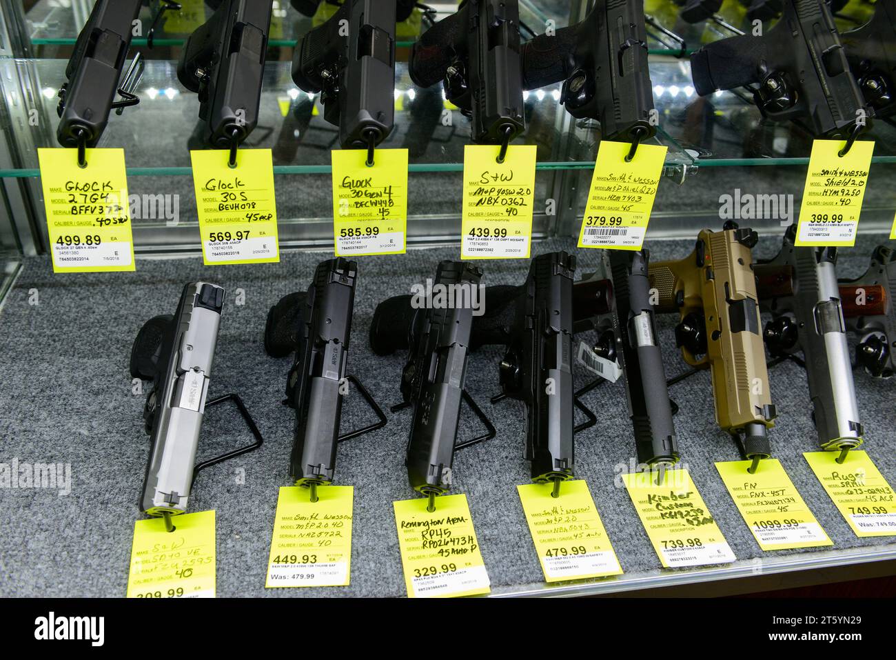 USA, Virginia, town Front Royal, weapon department in super market ...