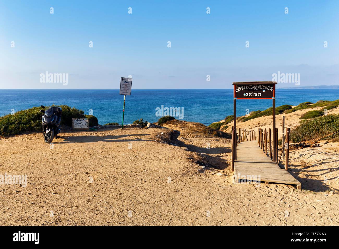 Boardwalk through dune landscape hi-res stock photography and images ...