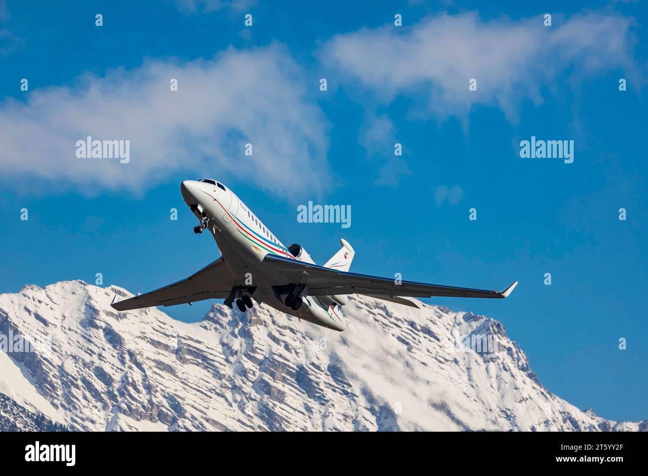 Dassault falcon hi-res stock photography and images - Alamy