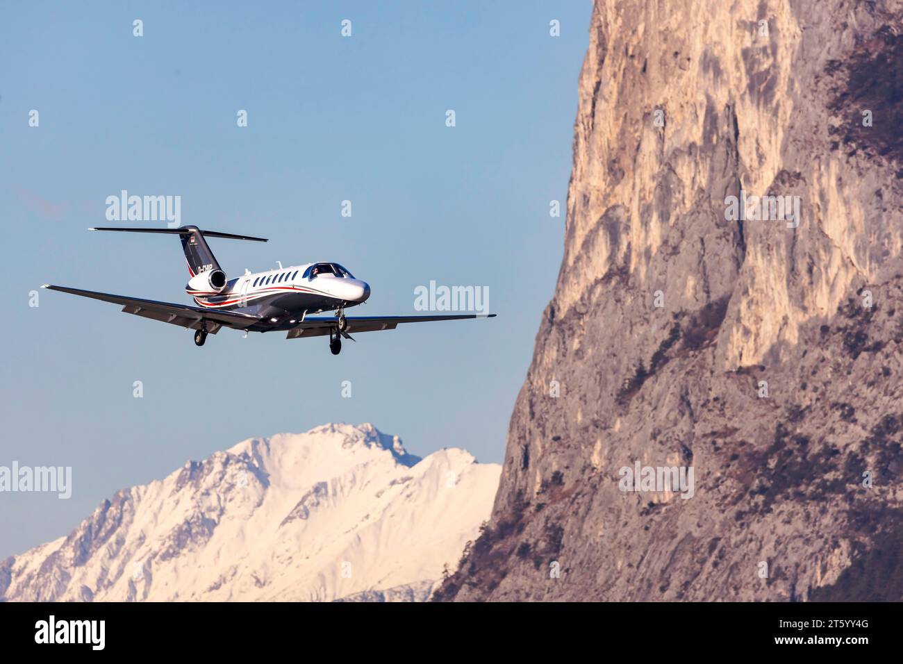 Aircraft from E-Aviation, Cessna 525B CitationJet CJ3, approaching ...