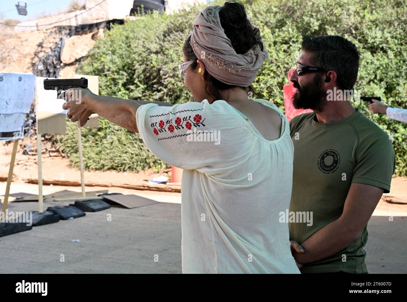 Israel woman gun hi-res stock photography and images - Alamy