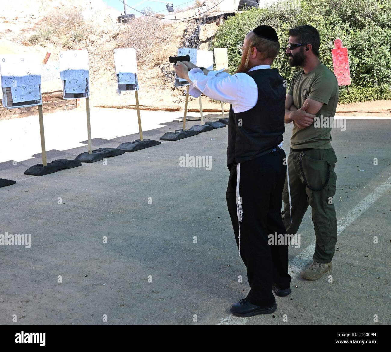 Orthodox jew using hi-res stock photography and images - Alamy