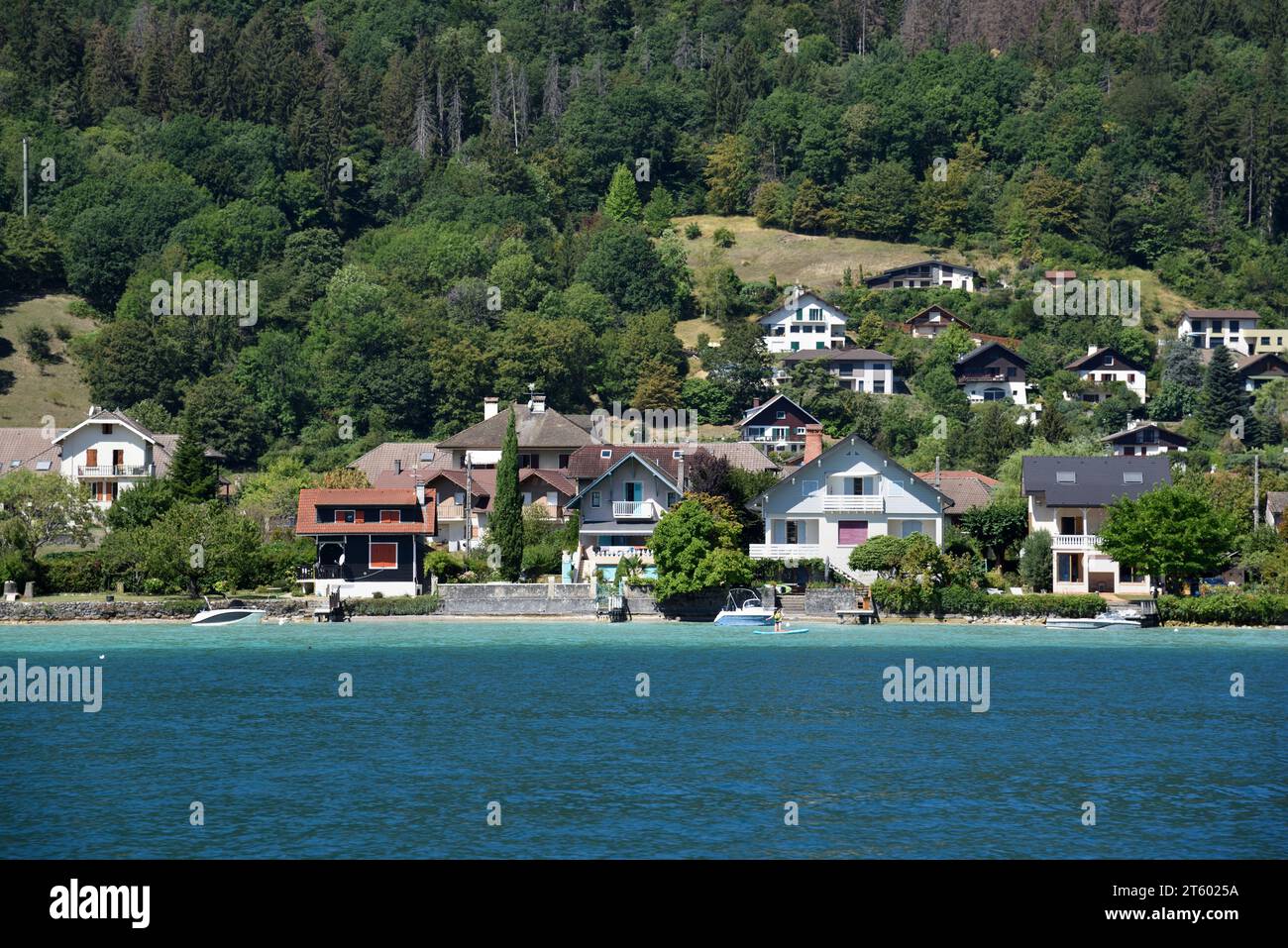Luxury lakeside villas hi-res stock photography and images - Alamy