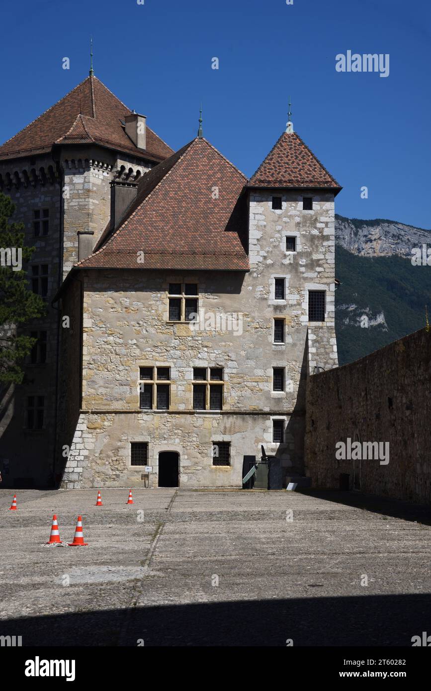 Interior Courtyard, Logis Perrière & Perrière Tower, of the Medieval ...