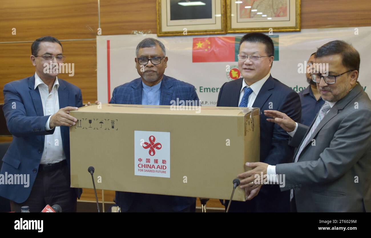 Dhaka. 7th Nov, 2023. Chinese Ambassador to Bangladesh Yao Wen (3rd L ...