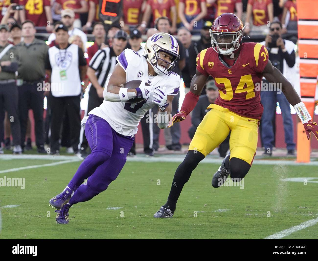 Washington Huskies running back Dillion Johnson (7) makes a play with ...
