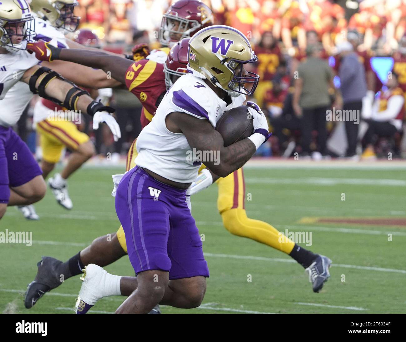 Washington Huskies running back Dillion Johnson (7) makes a play with ...