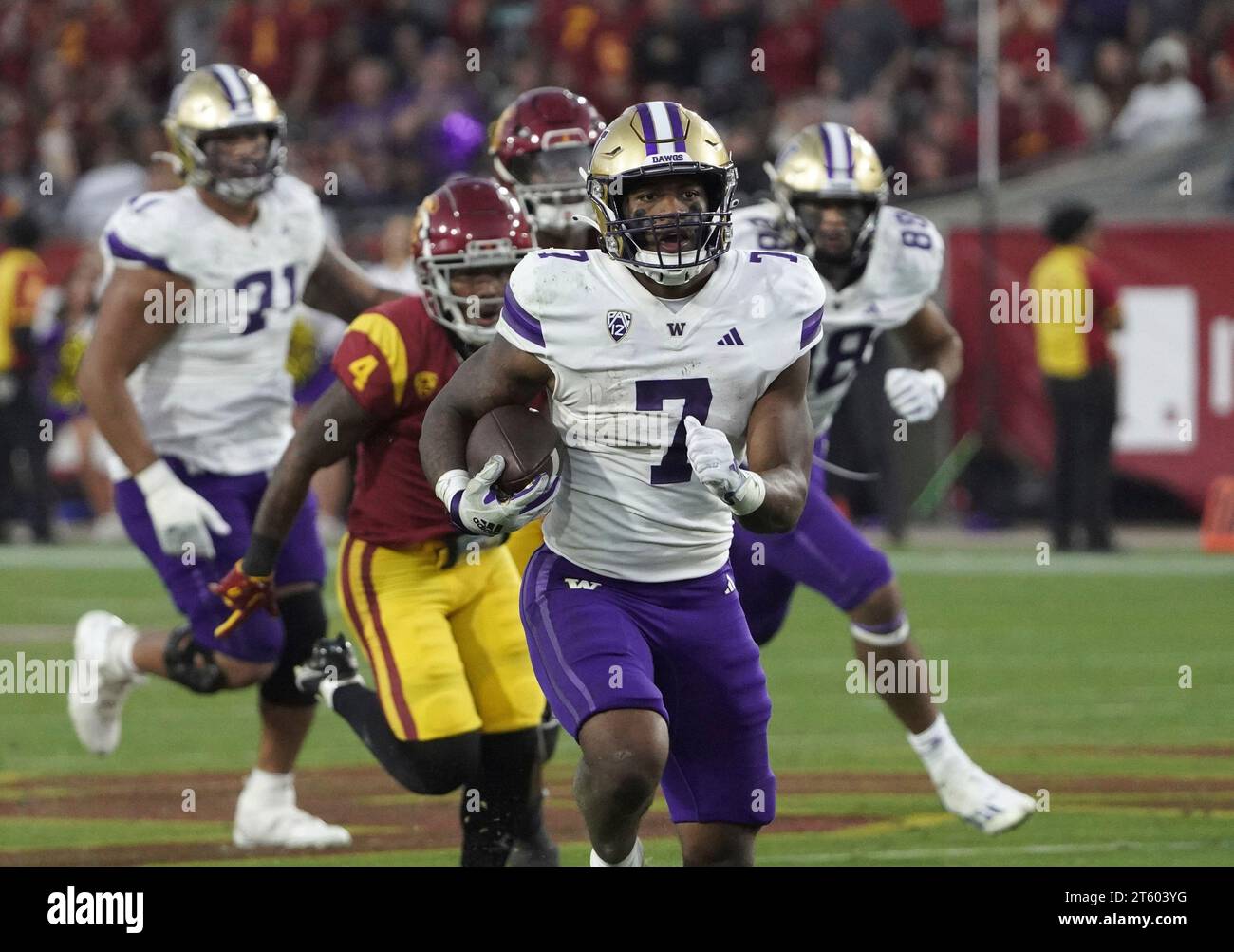 Washington Huskies running back Dillion Johnson (7) makes a play with ...