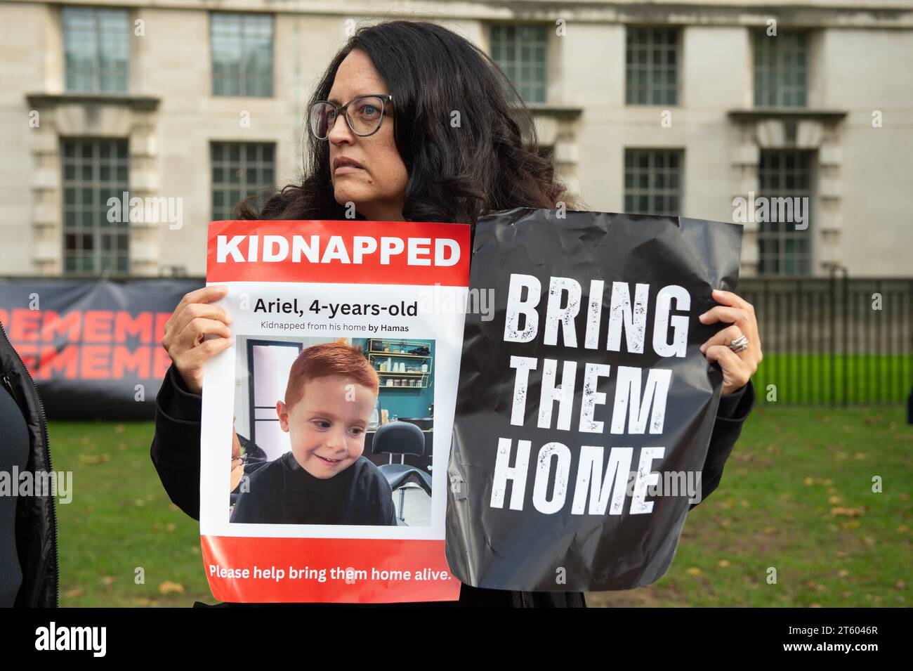 London, England, UK. 7th Nov, 2023. Hundreds gathered outside Downing ...