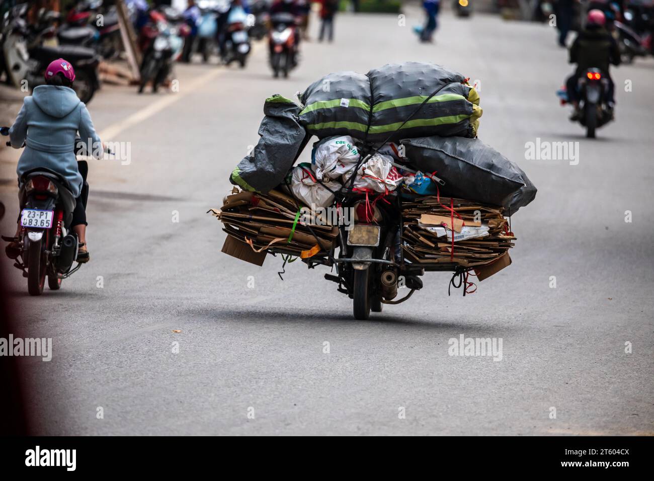 Transportation overload hi-res stock photography and images - Alamy