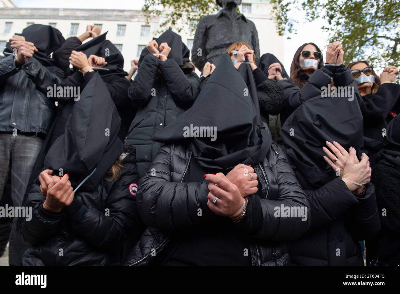 London, England, UK. 7th Nov, 2023. Hundreds gathered outside Downing ...