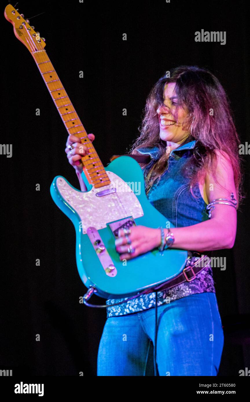 Blues rock guitarist singer hi-res stock photography and images - Alamy