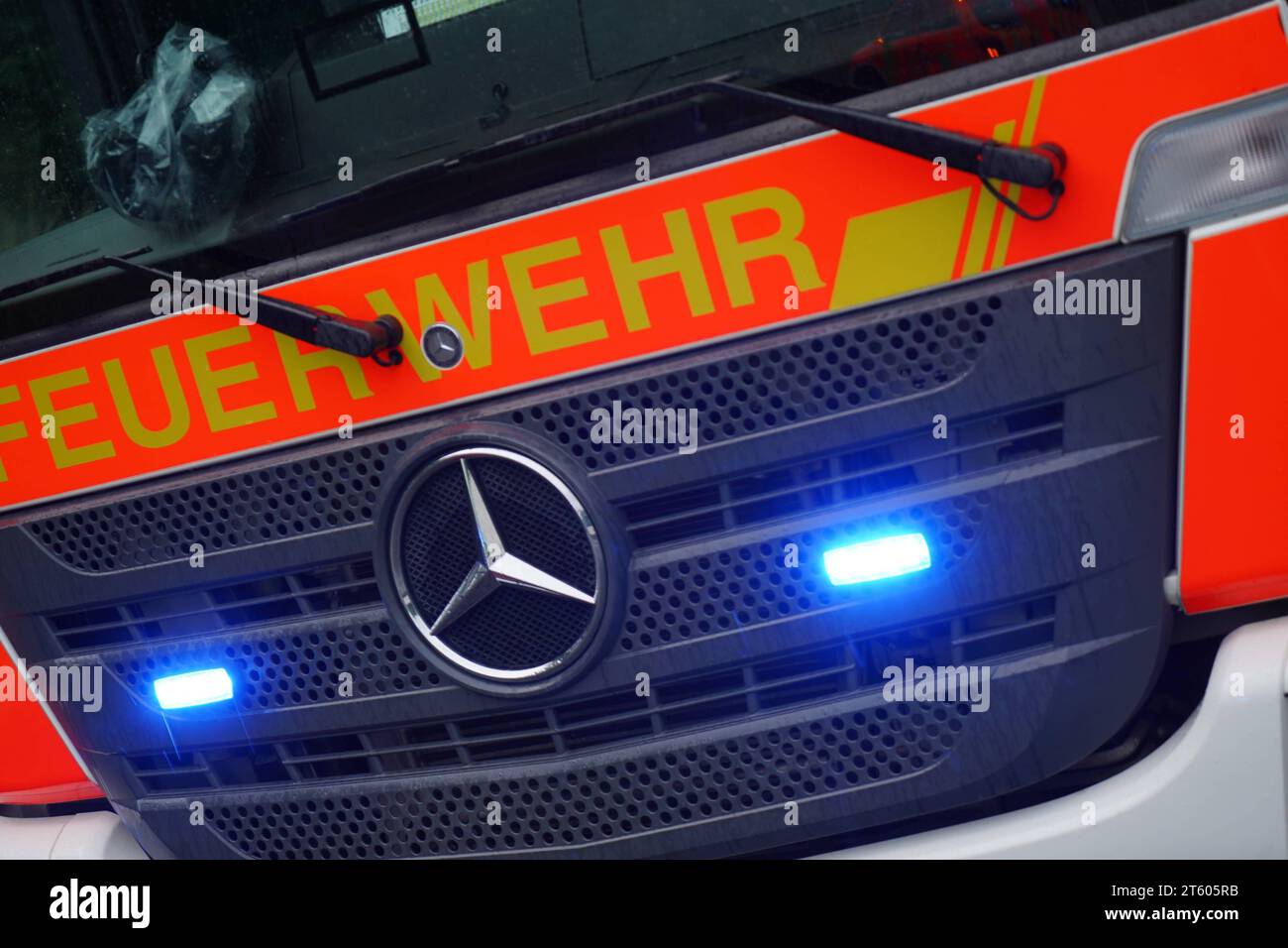 Symbol/- Themenbilder: Feuerwehr, Rettungsdienst, Polizei, Blaulicht ...