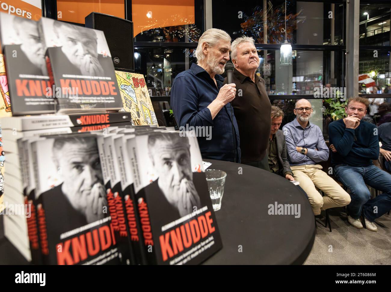 AMSTELVEEN - Toon van Driel and Guus Hiddink during the presentation of ...