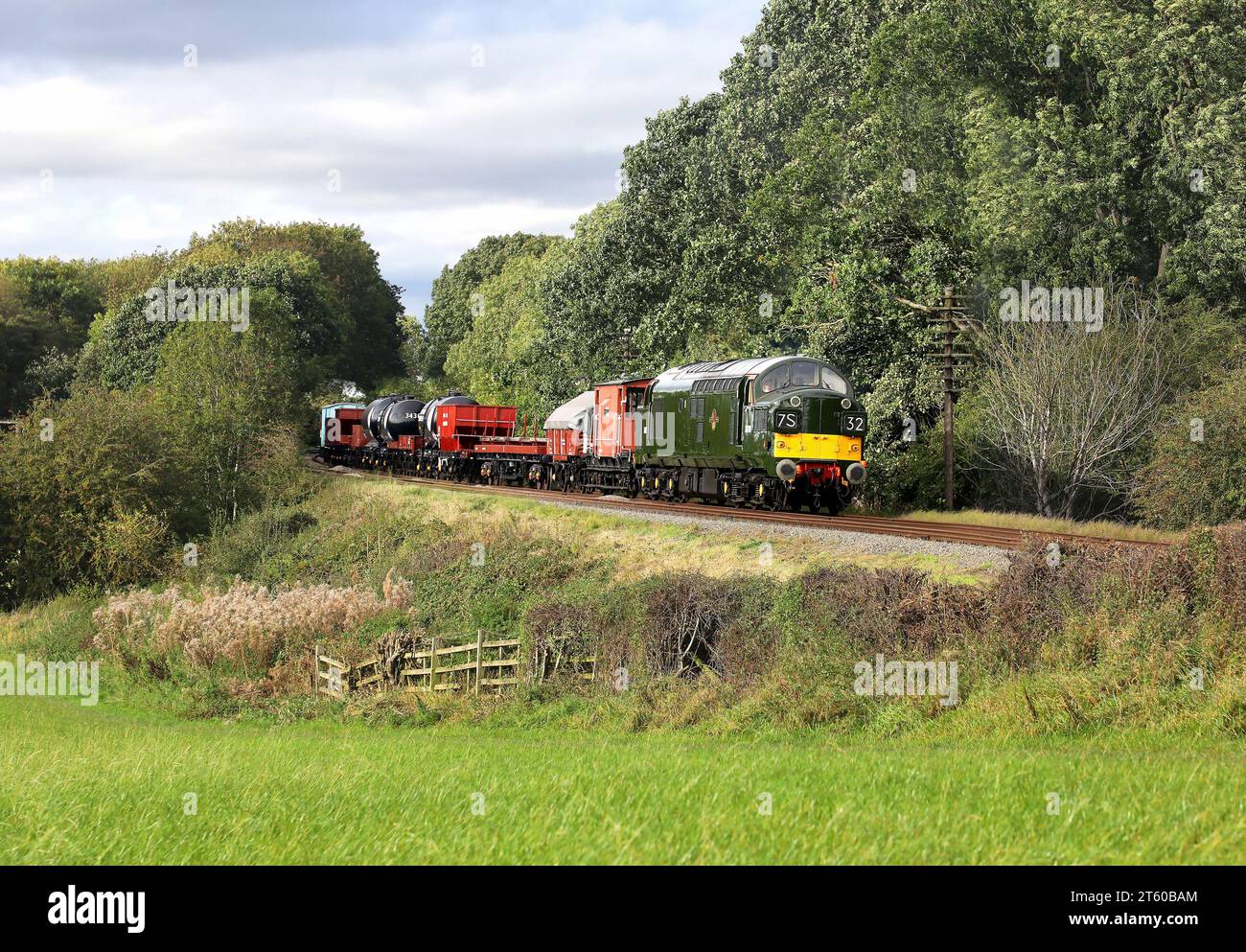 Class 37 d6700 hi-res stock photography and images - Alamy