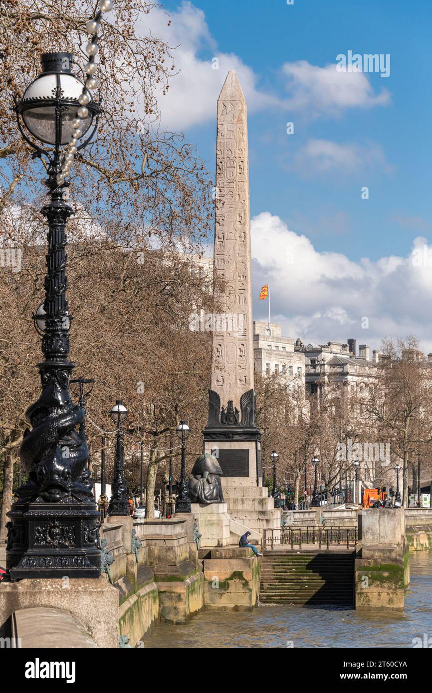 Cleopatra's Needle and the Ornate Lamp posts on Victoria Embankment on ...