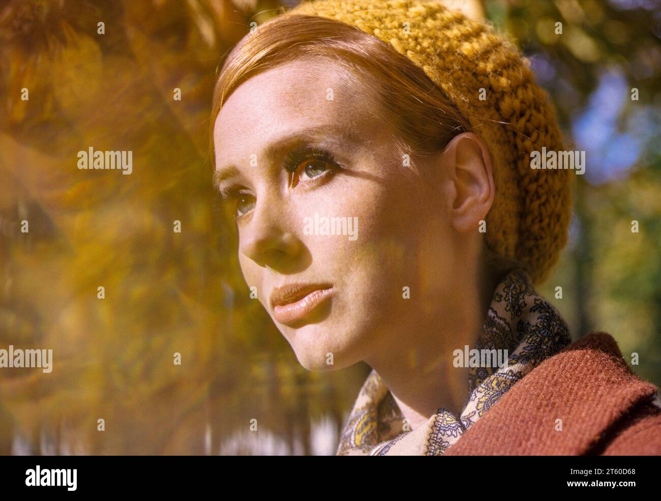 Girls 1960s fashion hi-res stock photography and images - Alamy
