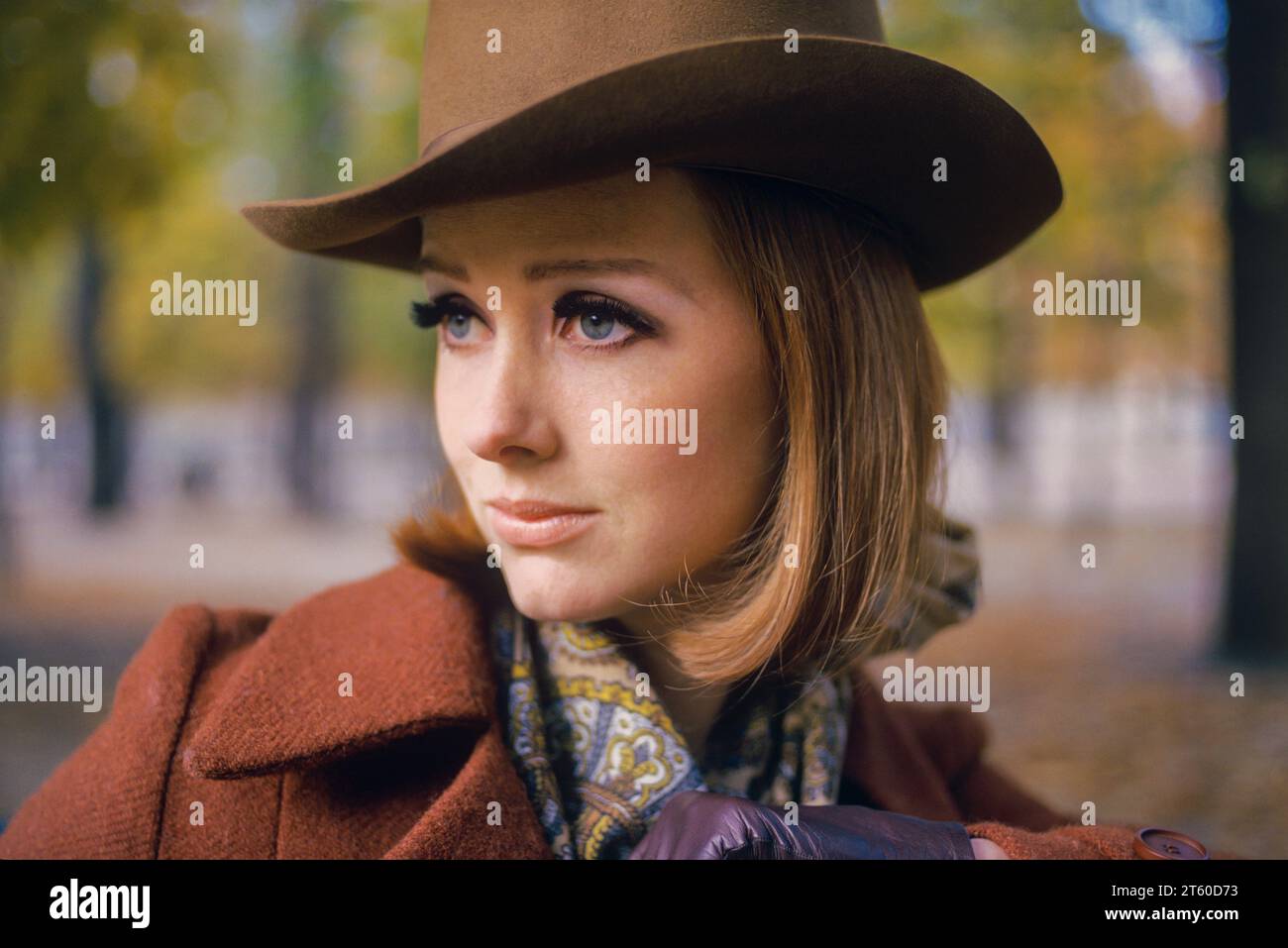 Girls 1960s fashion hi-res stock photography and images - Alamy