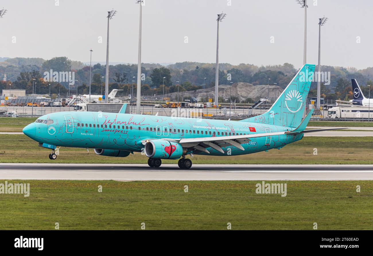 SunExpress Eine Boeing 737-8HX von Sun Express landet auf der Südbahn ...
