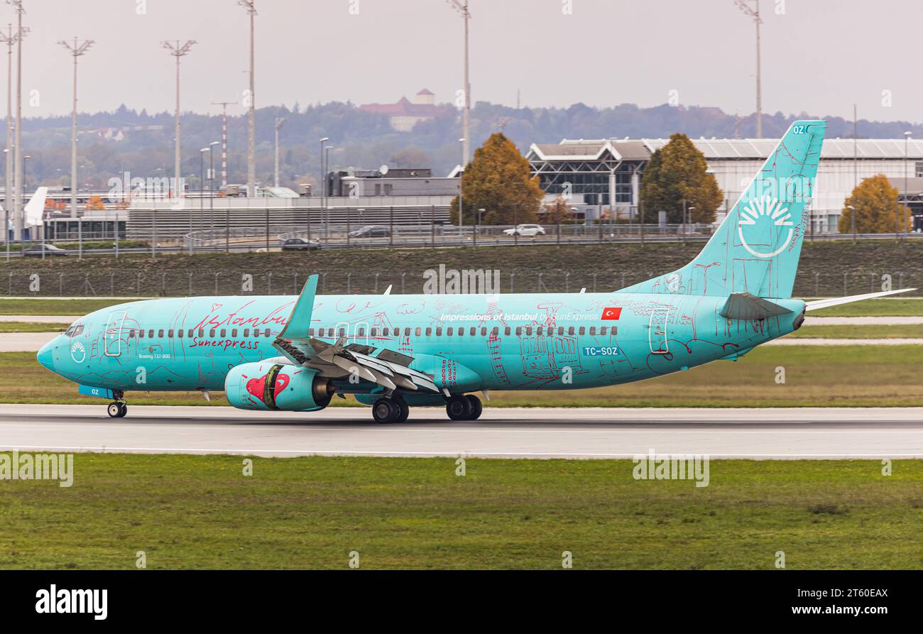 SunExpress Eine Boeing 737-8HX von Sun Express landet auf der Südbahn ...