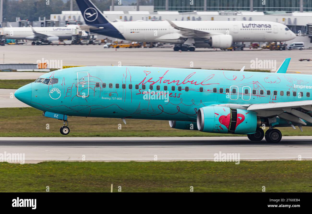 SunExpress Eine Boeing 737-8HX von Sun Express landet auf der Südbahn ...